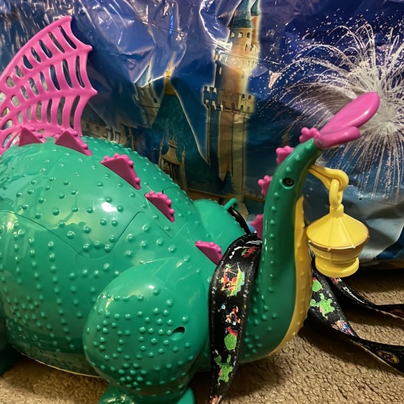 Disney | Other | Disneys Elliot Dragon Light Up Popcorn Bucket ...